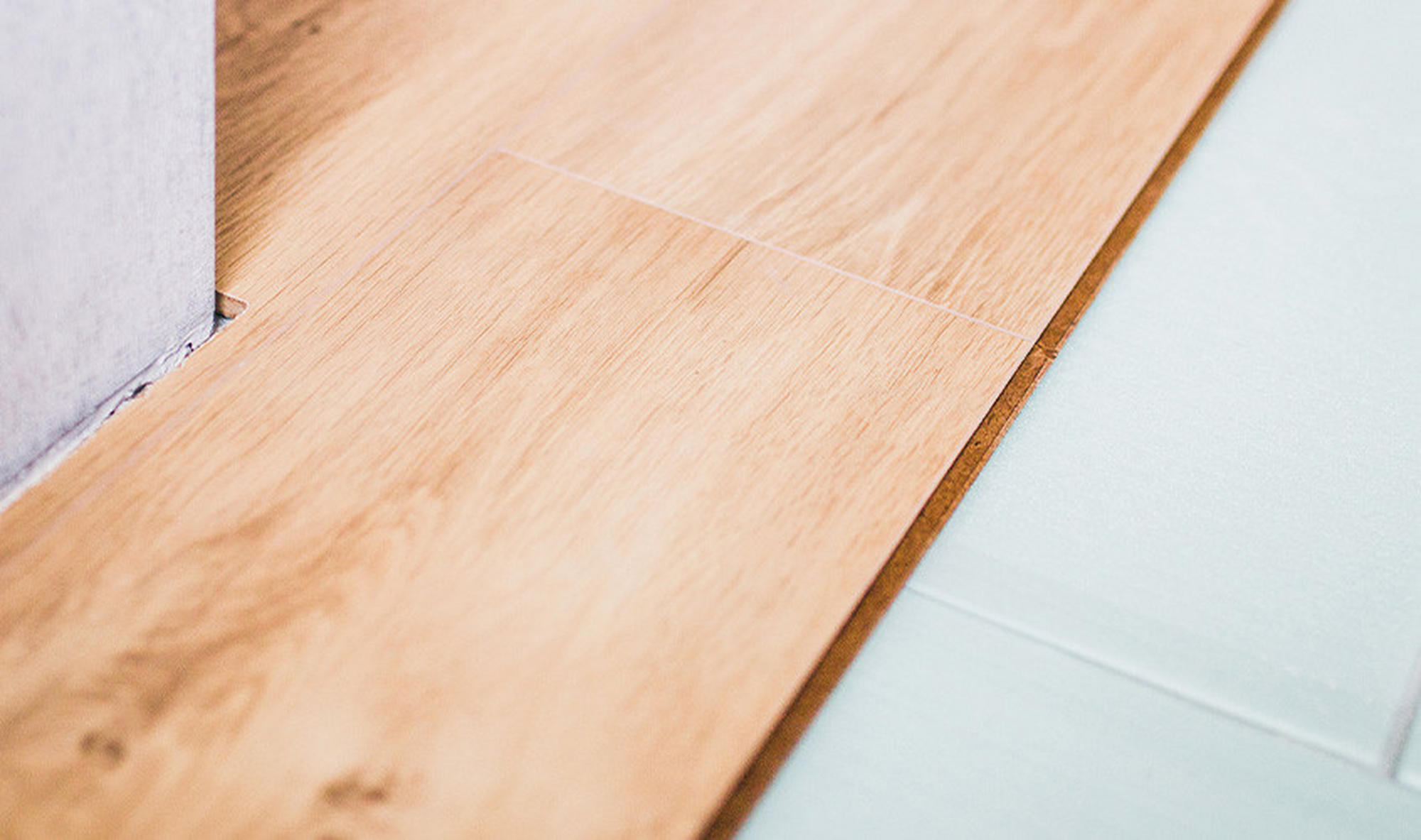 Linoleum verlegen: Tipps und Verlegearten | POCO